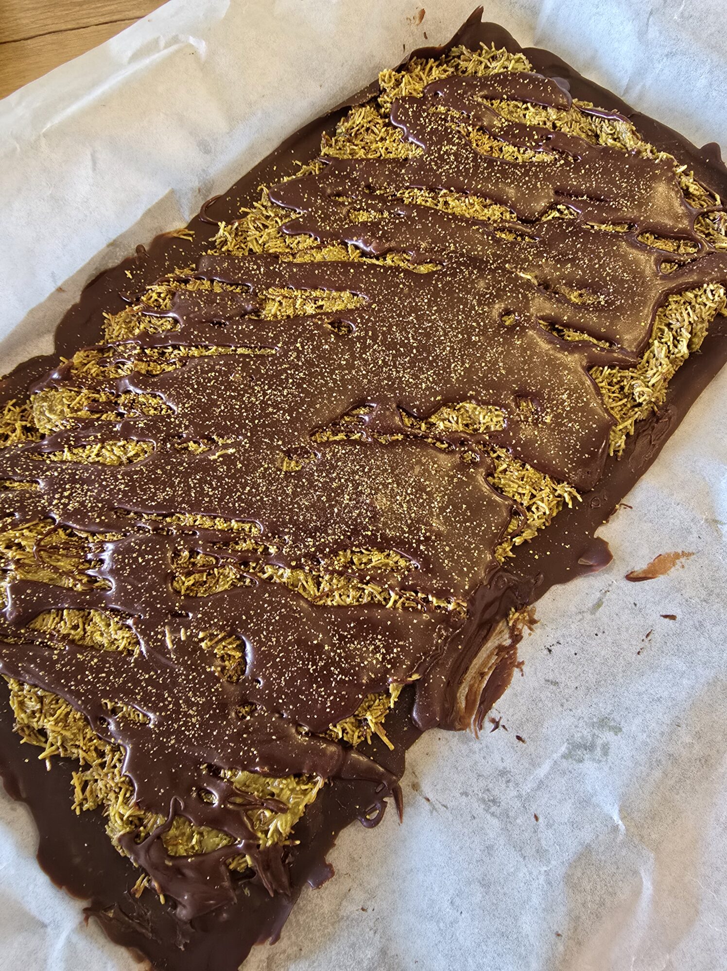 Easy Viral Dubai Chocolate Bark Recipe (Healthier!)